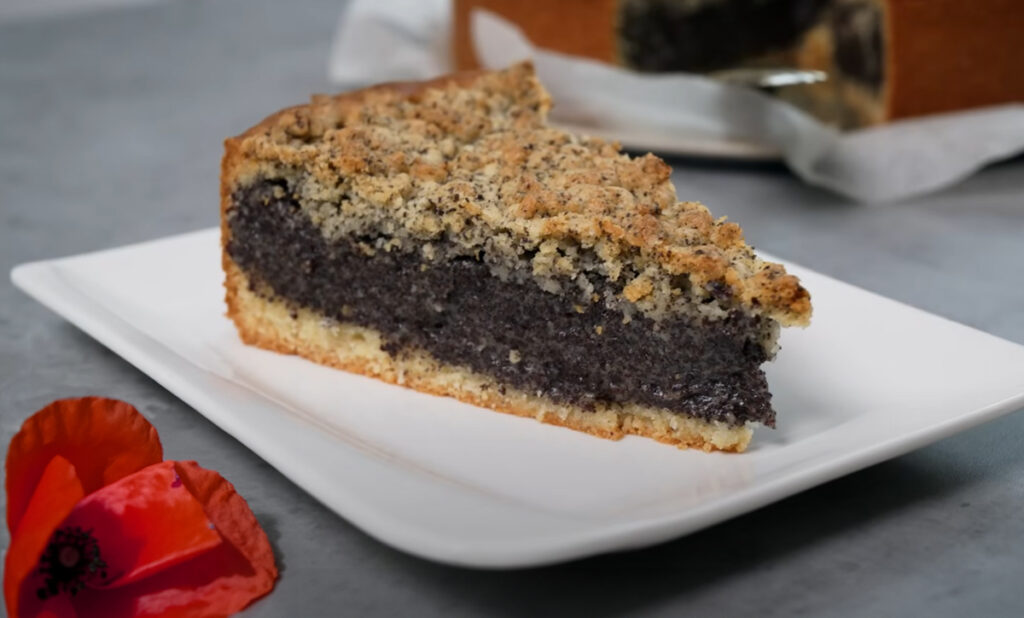 Jesenný makový koláč s drobenkou a pudingovou plnkou – rýchly hrnčekový ...