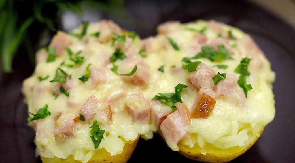 Plnené pečené zemiaky so šunkou a syrom – jednoduchý recept, ktorý vás ...